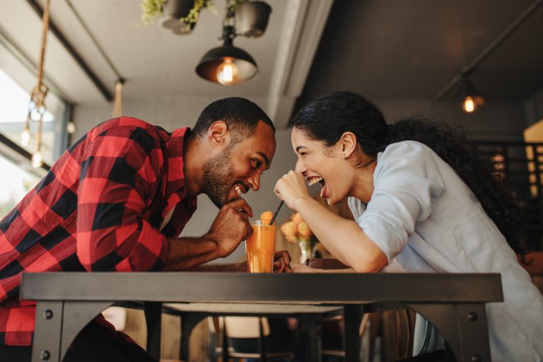 9 Tekenen Dat Hij Een Man Is Die Veel Moeite Doet, Die Je Liefde Verdient