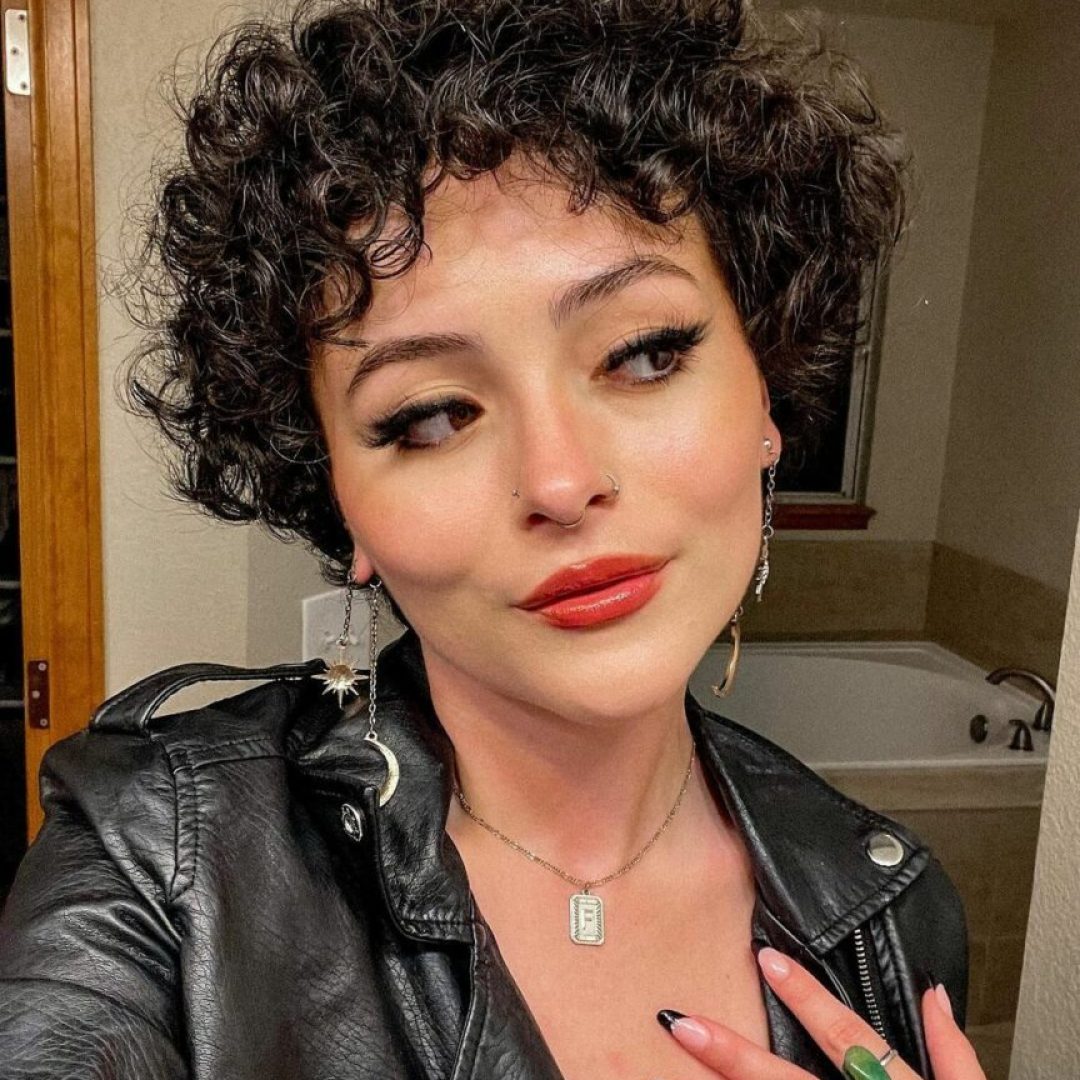 21 Stralend Krullend Pixie-kapsel Voor Elk Type Krul