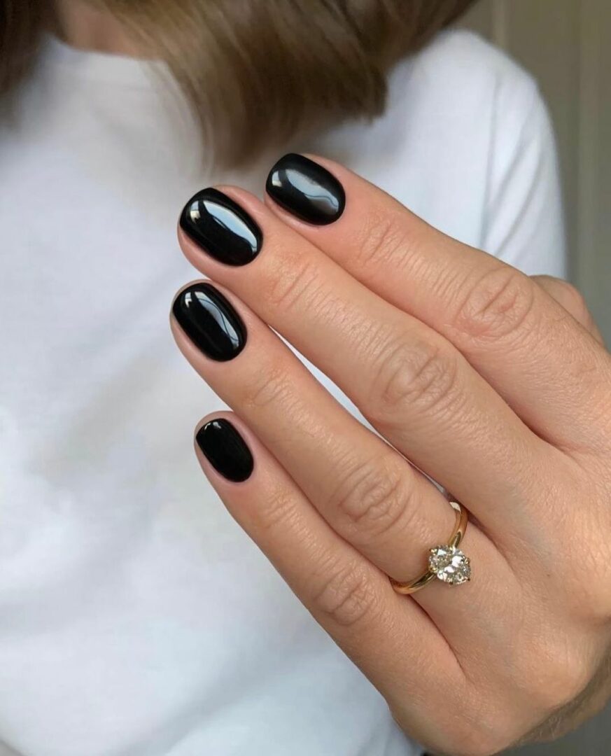 20 Ongelooflijke Ideeën Voor Zwarte Nagels Voor De Moderne Vrouw