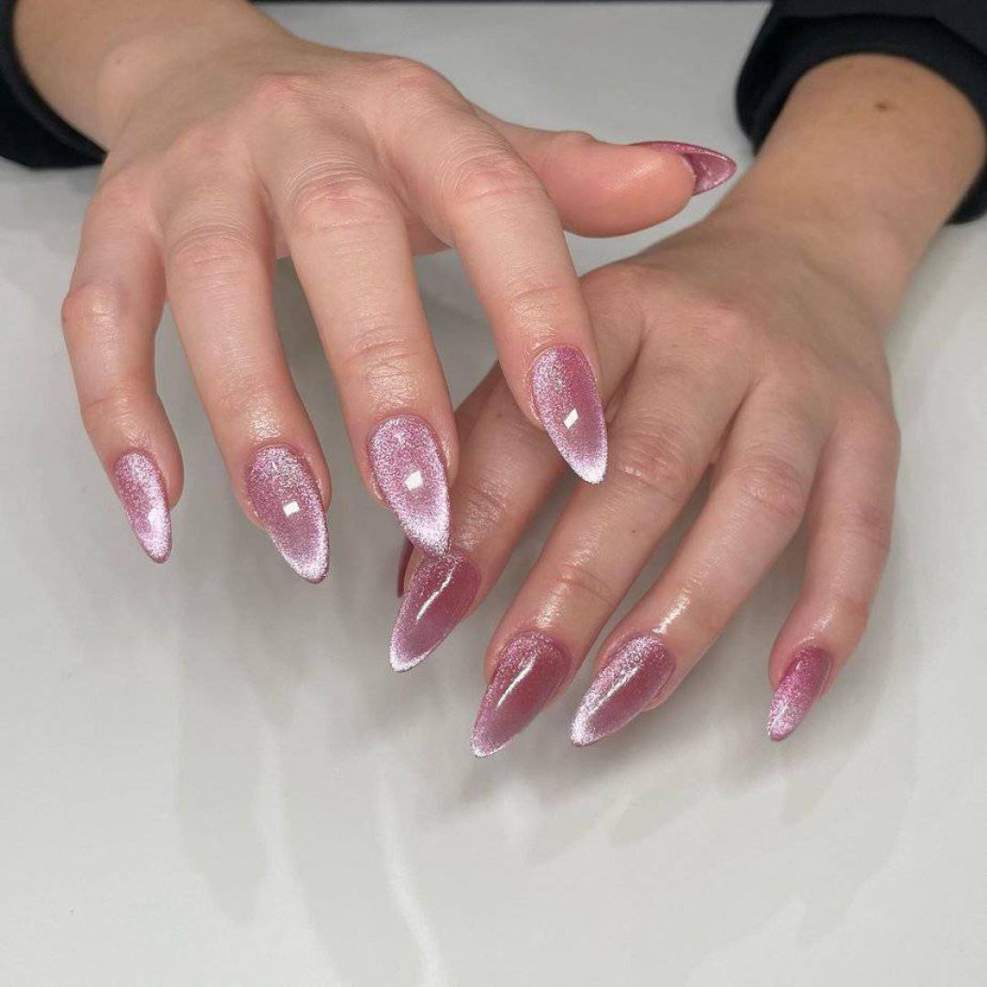 Wunderschone Nageldesign Cat Eye Ebenbild